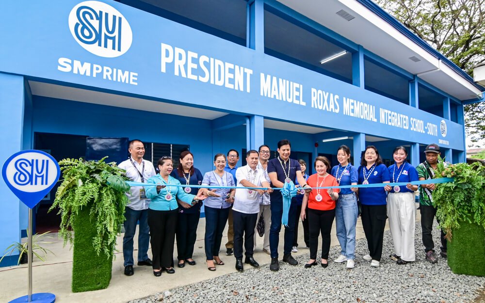 SM scholars from Roxas City volunteer to clean the new school building ...