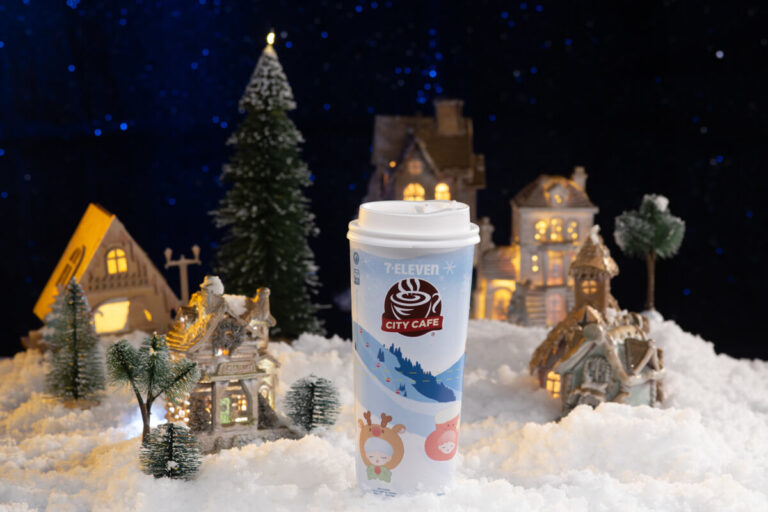 7-Eleven Brings the Holiday Charm with the City Cafe Christmas Blind ...